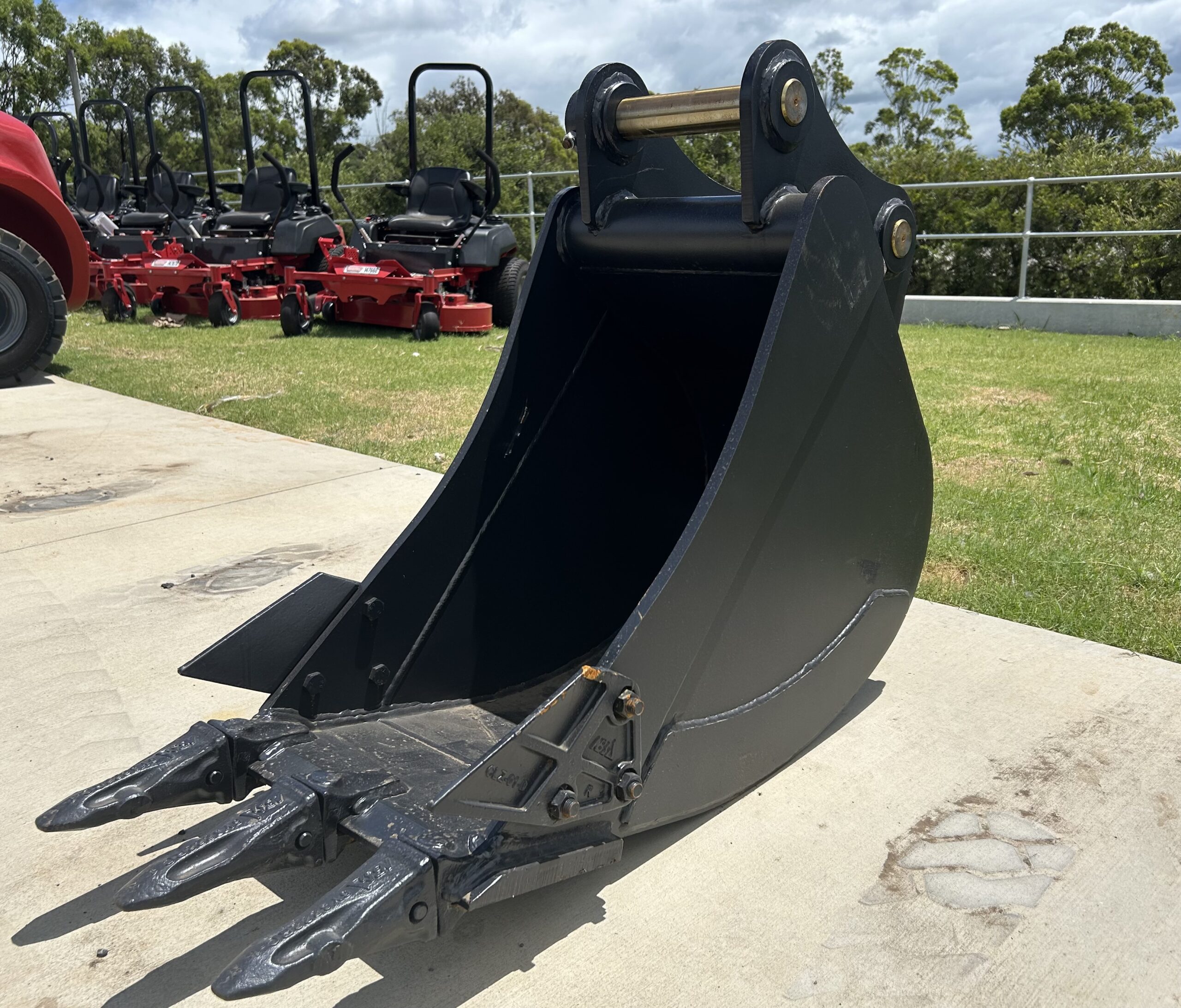 600mm GP/Digging Bucket to suit 8T Excavator - Excavation Equipment